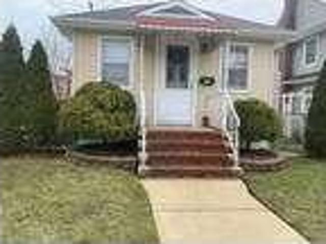 Home For Rent In New Hyde Park, New York