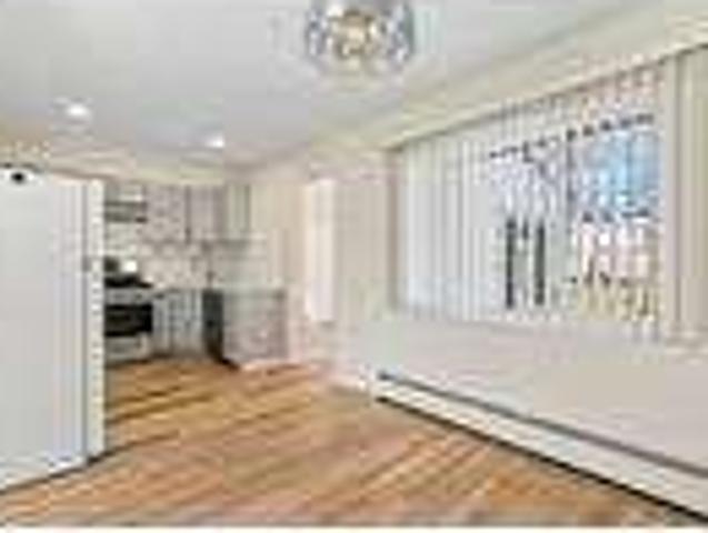 Home For Rent In Albertson, New York