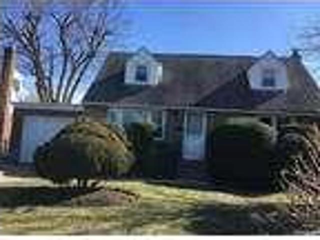 Home For Rent In Albertson, New York
