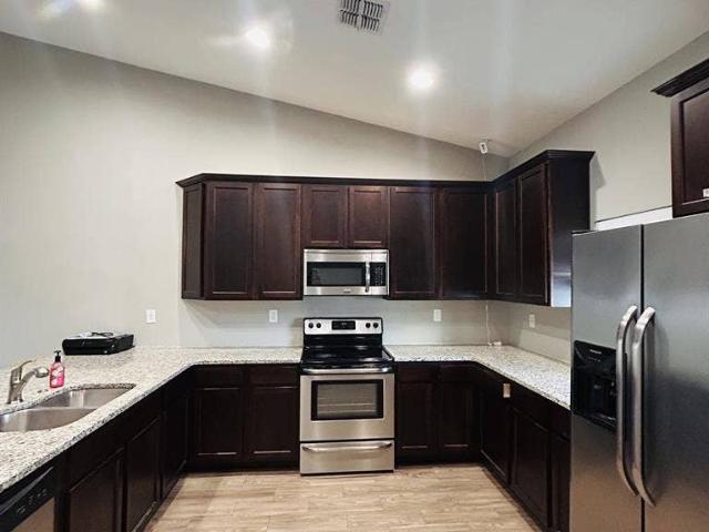 HOME FOR RENT IN DELTONA! $2350/mo