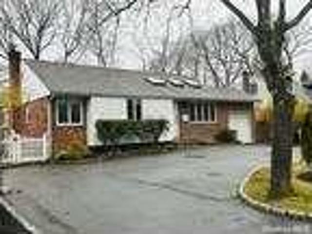 Home For Rent In East Northport, New York