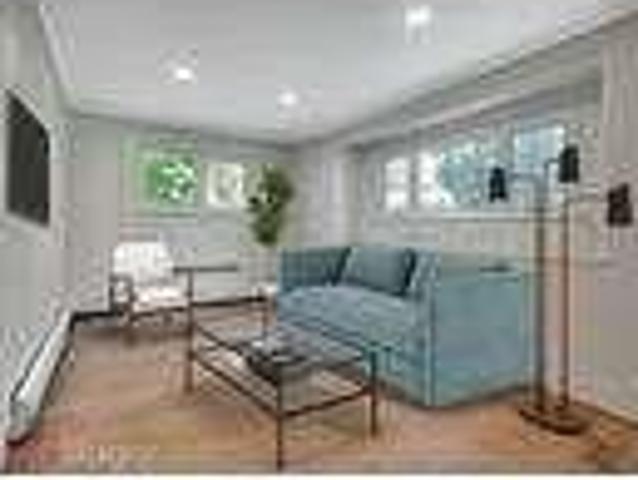 Home For Rent In Great Neck, New York