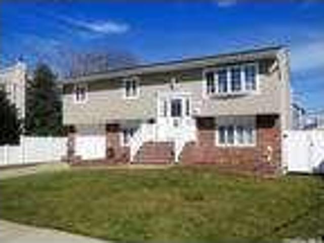 Home For Rent In Lindenhurst, New York