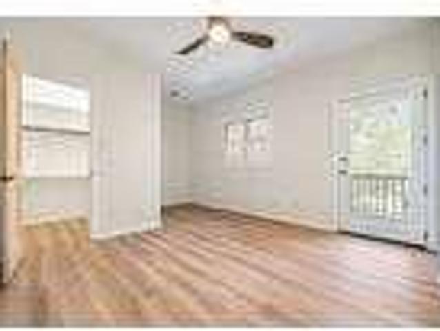 Home For Rent In The Hills, Texas