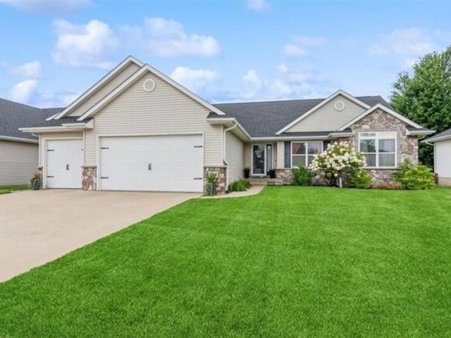 Home For Sale In Marion, Iowa