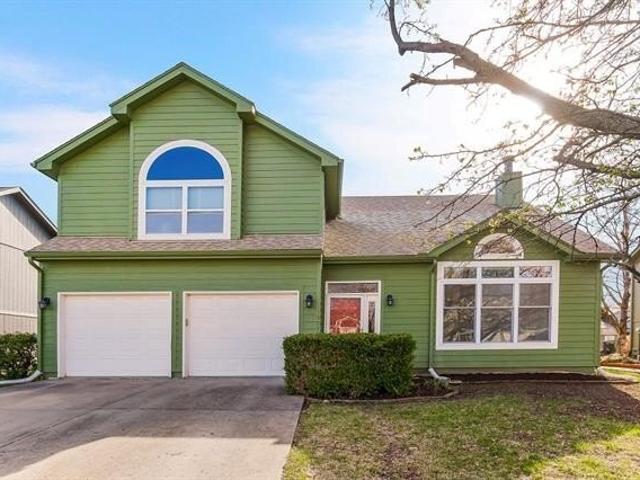 Home For Sale In Olathe, Kansas