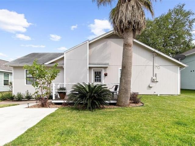 Home For Sale In Bacliff, Texas
