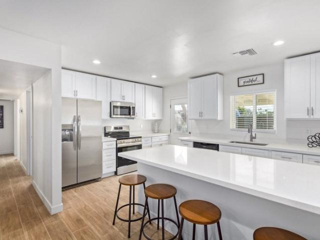 home HOST Award Winner! Walk to Downtown Gilbert h