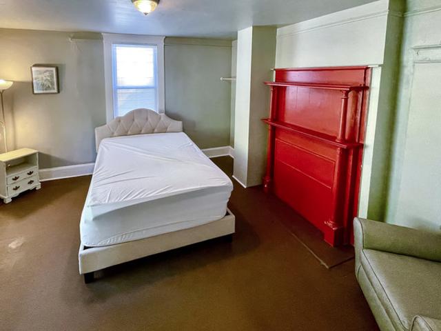 Home in beautiful Poplar Lawn Historical district of Petersburg
