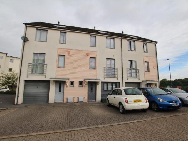 Home Leas Close, Bristol BS16 6 bed terraced house to rent £3,234 pcm £746 pw