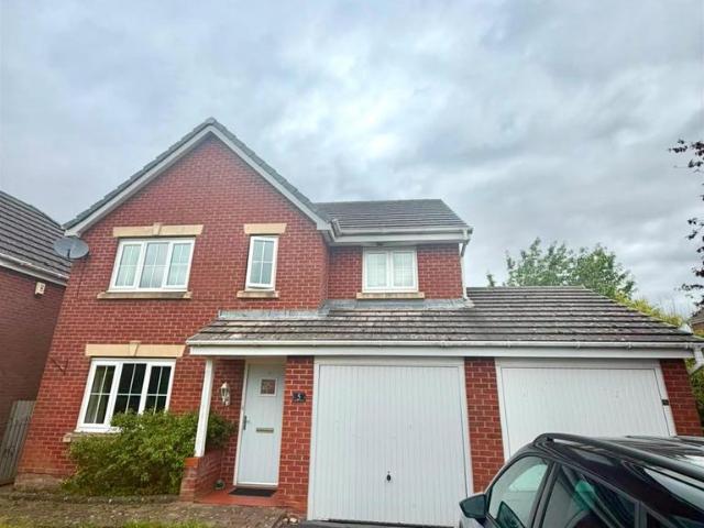 Home Park Drive, Chorley PR7 4 bed flat to rent £1,470 pcm £339 pw