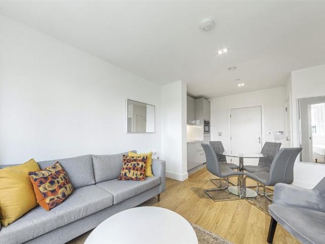 Home Park Mill Link, Kings Langley WD4, 1 bed flat to rent, £1,175 pcm | PrimeLocation
