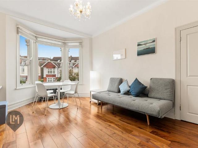 Home Park Road, London 1 bed flat to rent £2,250 pcm £519 pw