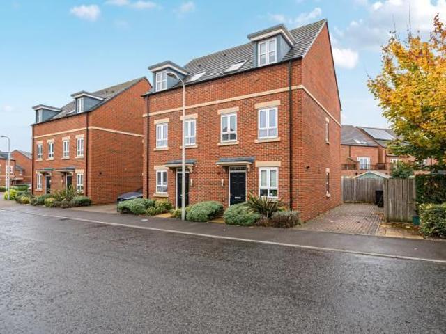 Home Straight, Newbury RG14, 3 bed semi detached house to rent, £2,000 pcm | PrimeLocation