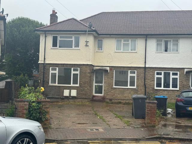 Homefield Close, London NW10, 2 bed flat to rent, £2,200 pcm | PrimeLocation