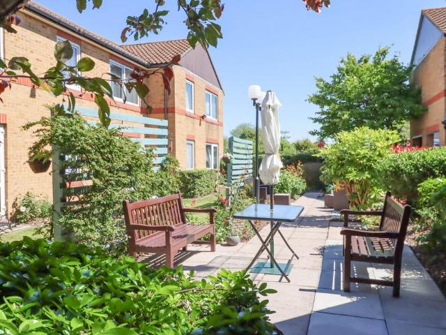 Homeholly House, Church End Lane. 1 bed retirement property to rent £1,050 pcm £242 pw