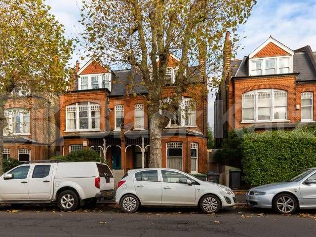 homely 2 bedroom property set within a beautiful period conversion