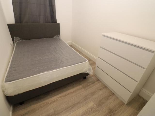 Homely double bedroom in Ealing Has a Room