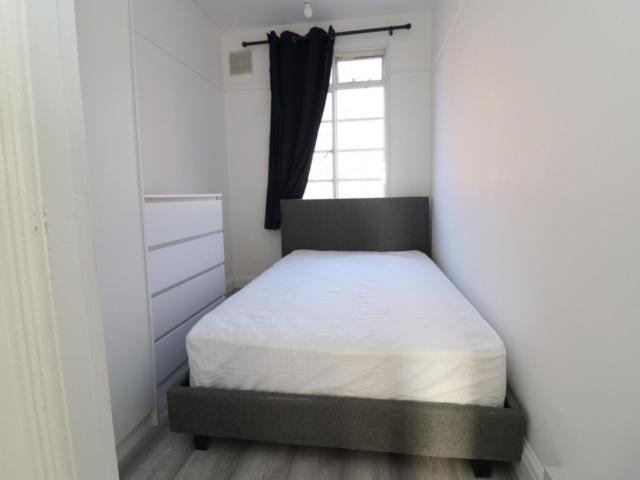 Homely double bedroom in Ealing Has a Room