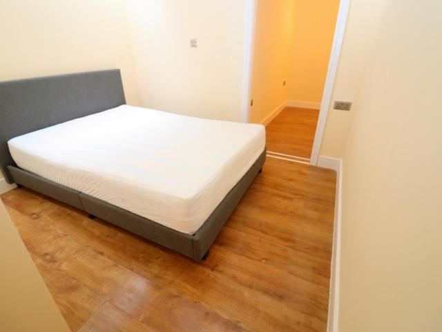 Homely double bedroom in Ealing Has a Room