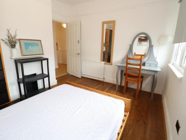 Homely double bedroom in Plaistow Has a Room