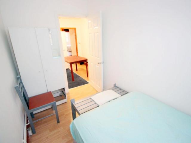Homely double bedroom near the Hoxton train station Has a Room