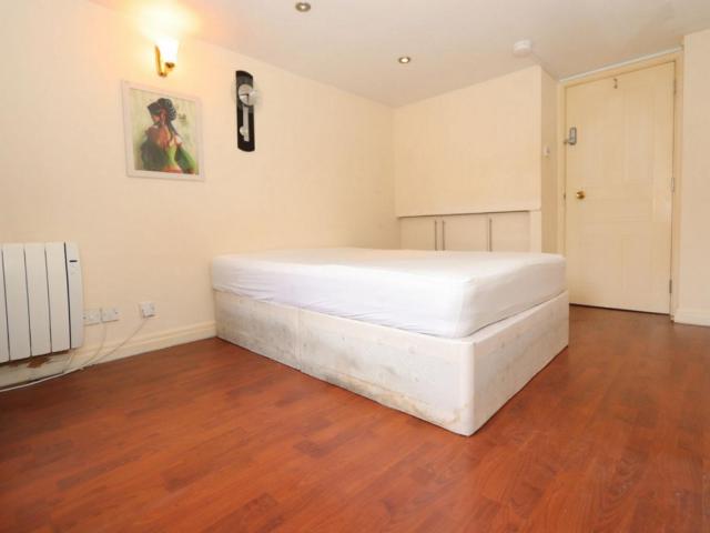 Homely double bedroom near the Stratford transport station Has a Room