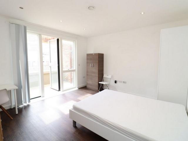Homely double bedroom with balcony, near the University of East London Has a Room