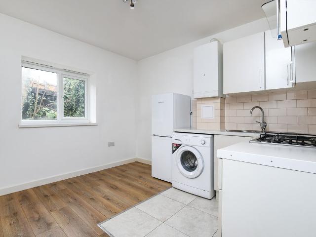 Homesdale Centre, Bromley BR1, 1 bed flat to rent, £1,200 pcm | PrimeLocation