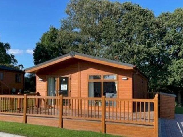 Homestead Lake Country Park, Thorpe Road, 2 Bedroom Lodge