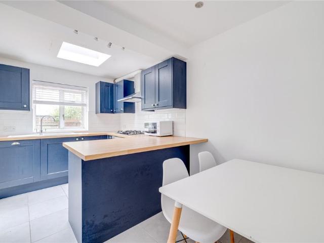 Homestead Road, London 4 bed maisonette to rent £5,250 pcm £1,212 pw