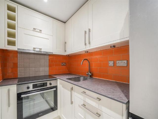 Homestead Road, SW6 1 bed flat to rent £2,600 pcm £600 pw