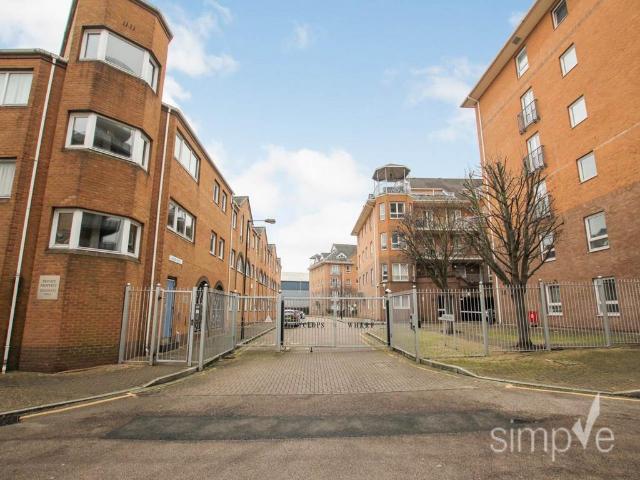 Homer Drive, Isle of Dogs, London 2 bed flat to rent £2,100 pcm £485 pw