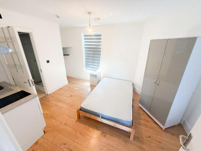 Homerton High Street, Homerton E9, Room to rent, £1,300 pcm | PrimeLocation