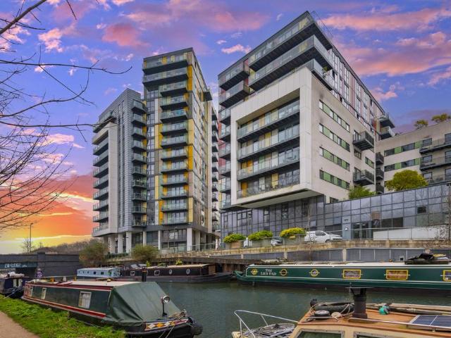 Homerton Road, London E9 3 bed flat to rent £3,199 pcm £738 pw