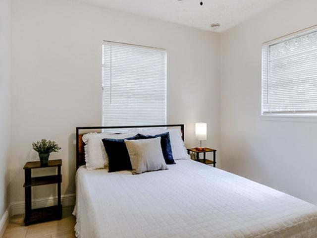 Homey & comfortable Tampa House with Garage