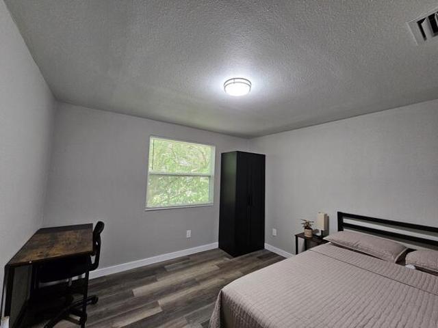 Homey & comfortable Gainesville House with Workspace