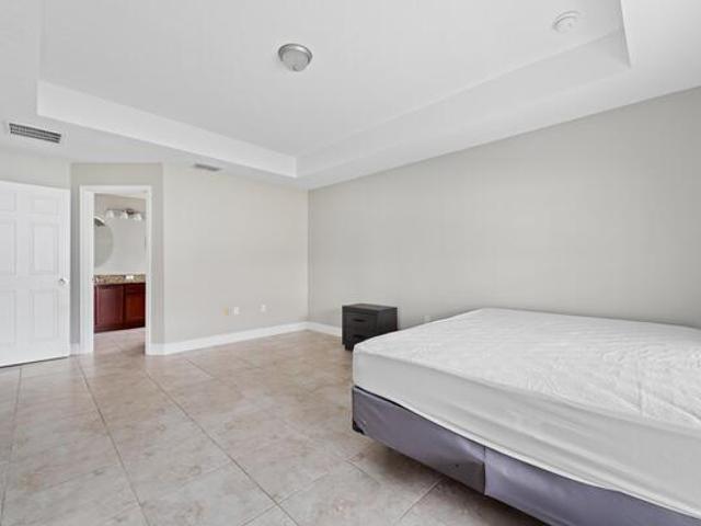 Homey & comfortable Kissimmee House with Dining area