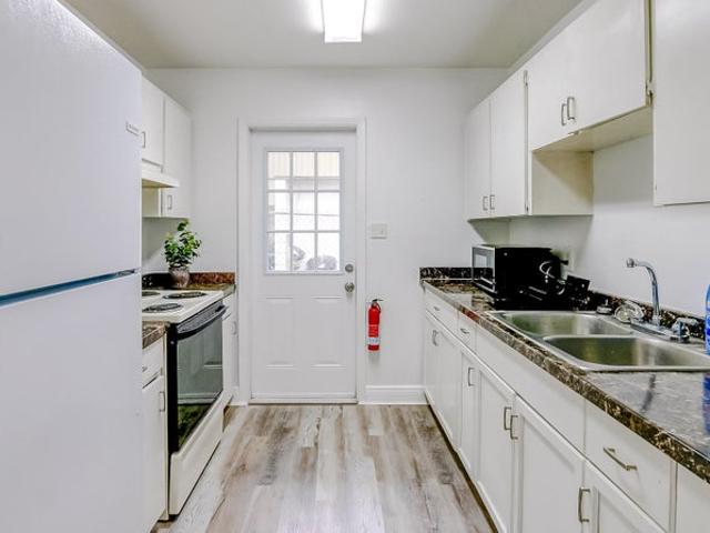 Homey & comfy Tampa House with Garage