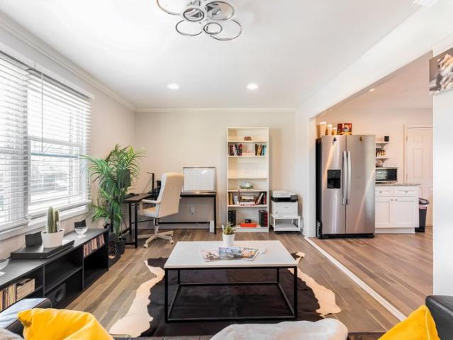 Homey & cozy College Park House with Dining area