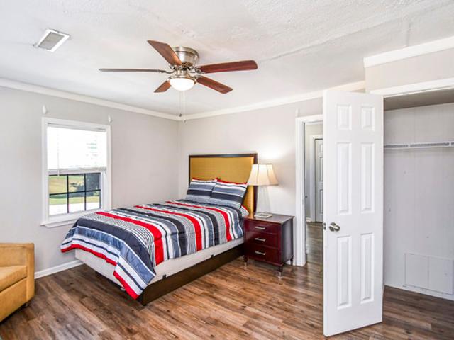 Homey & cozy Gainesville House with Backyard