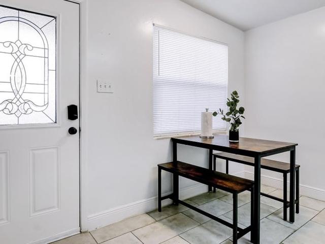 Homey & cozy Safety Harbor House with Dining area