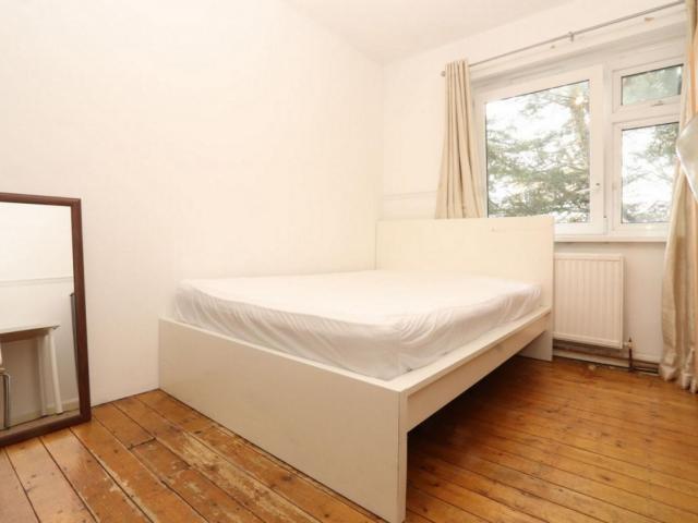 Homey double bedroom near Weavers Fields Has a Room