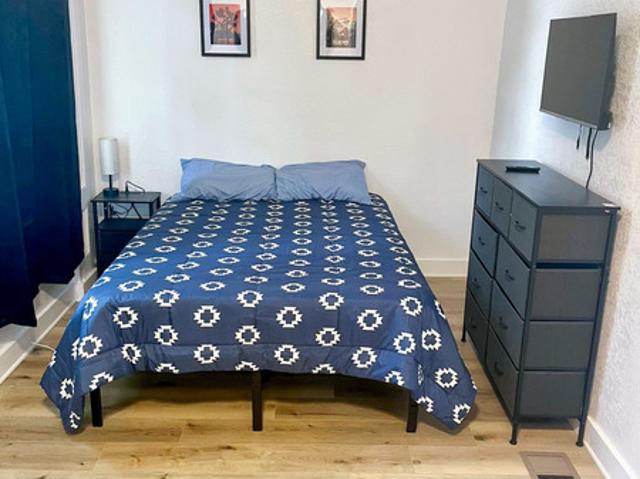 Homey Multiplex Perfect Lakeland Location Smart TV in Every Room Private Bathrooms!
