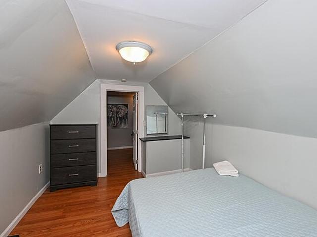 Homey & newly renovated Cleveland House with Living room