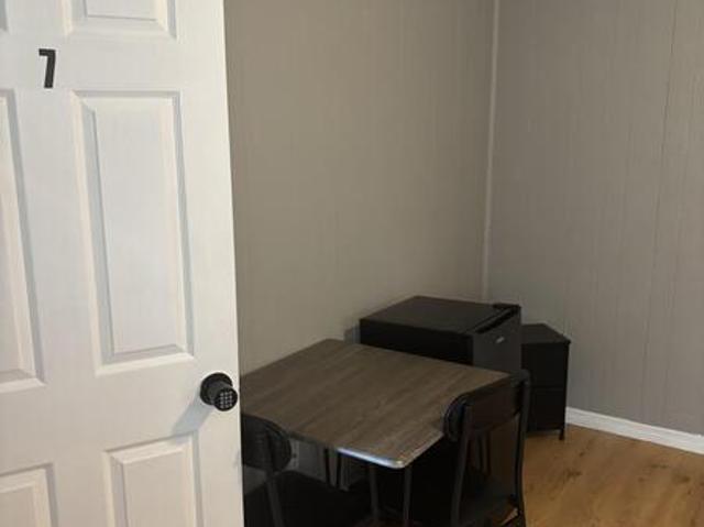 Homey & newly renovated Jacksonville House with Living room