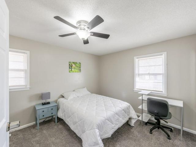 Homey & newly renovated Raytown House with Patio or porch