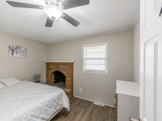 Homey & newly renovated Raytown House with Patio or porch
