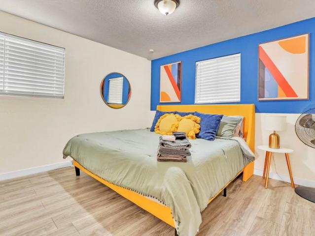 Homey & newlyrenovated Denver House with Televisio