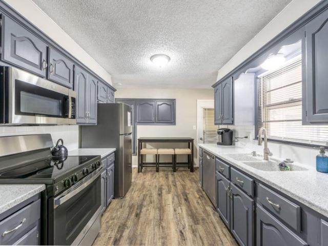 Homey & newlyrenovated Raytown House with Patio or